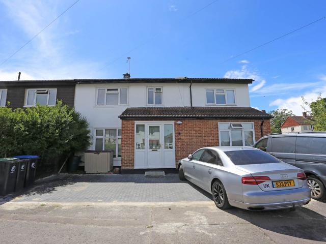 Harvey Gardens, Loughton IG10, 7 bed semi detached house to rent, £4,500 pcm | PrimeLocation