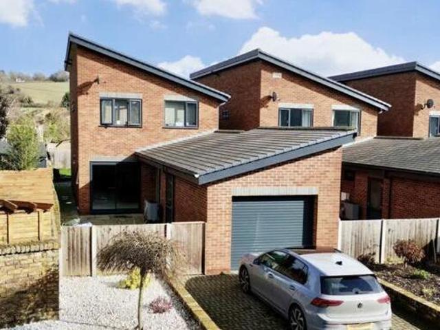 Harvey Drive, Dagnall, 4 Bedroom Detached