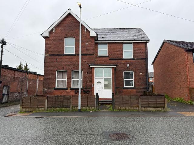 Harvey Street, Bury BL8, Studio to rent, £500 pcm | PrimeLocation