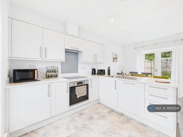 Harveys Yard, Hayle, TR27 3 bed semi detached house to rent £3,500 pcm £808 pw