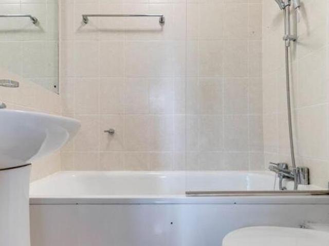 Harwood Court, Upper Richmond Road, 1 Bedroom Apartment