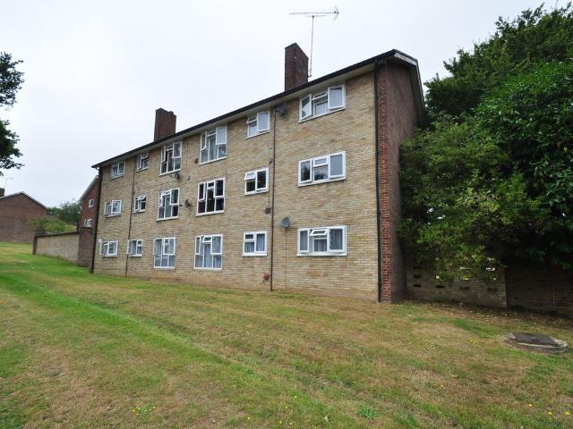 Harwood Hill, Welwyn Garden City. AL8, 2 bed flat to rent, £1,300 pcm | PrimeLocation