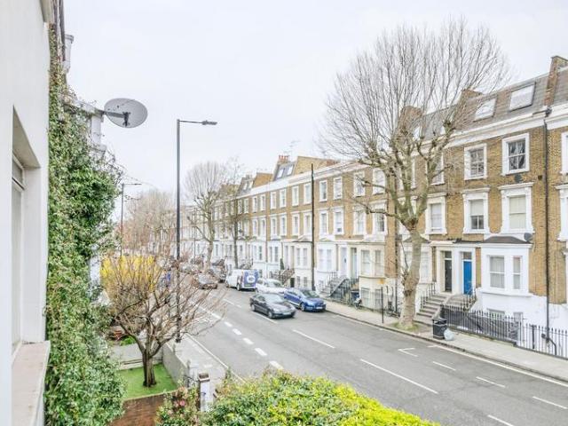 Harwood Road, Fulham Broadway. 4 bed house to rent £5,600 pcm £1,292 pw