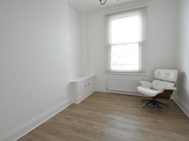 Harwood Road, London SW6, 2 bed flat to rent, £2,400 pcm | PrimeLocation
