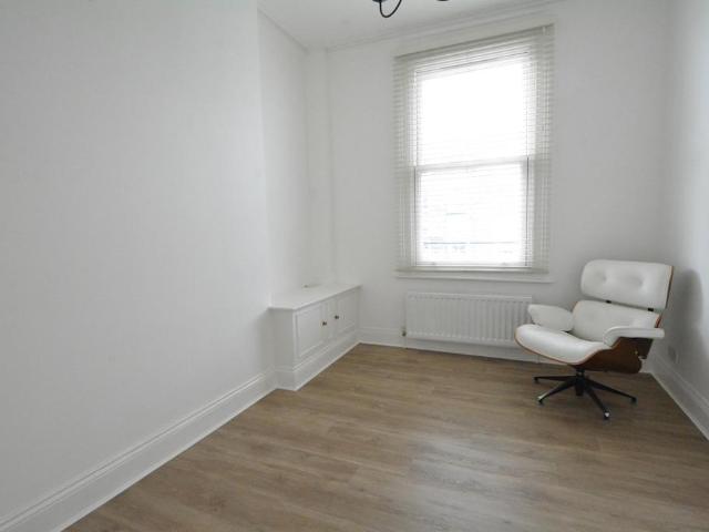 Harwood Road, London, SW6 2 bed flat to rent £2,500 pcm £577 pw