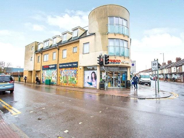 Harwoods Road, Watford, Hertfordshire WD18, 1 bed flat to rent, £1,400 pcm | PrimeLocation
