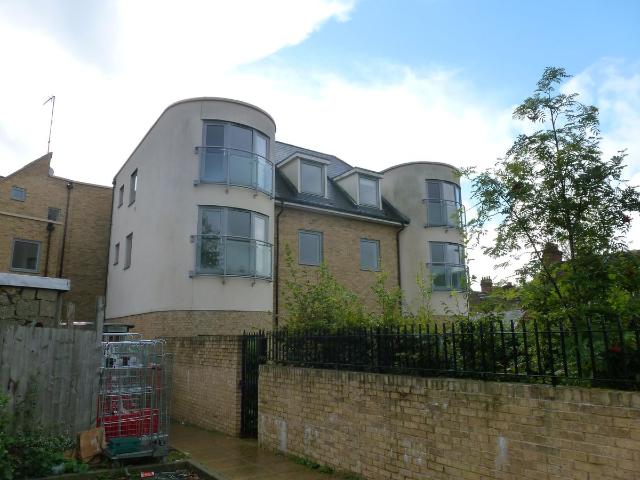 Harwoods Road, Watford WD18, 1 bed flat to rent, £1,200 pcm | PrimeLocation