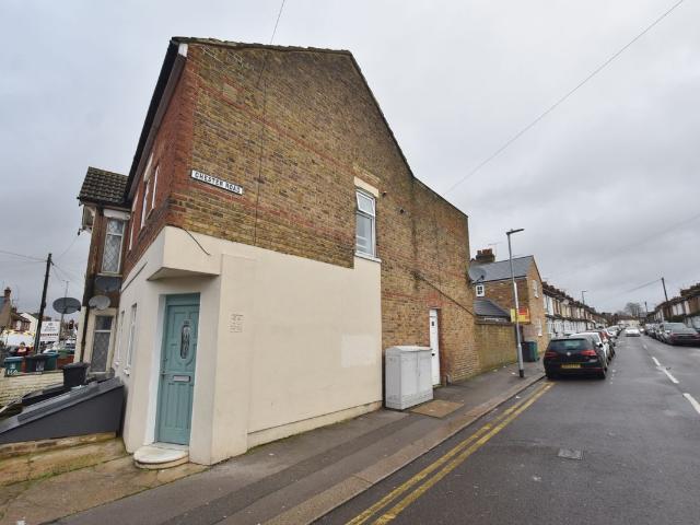 Harwoods Road, West Watford WD18, 1 bed flat to rent, £1,250 pcm | PrimeLocation