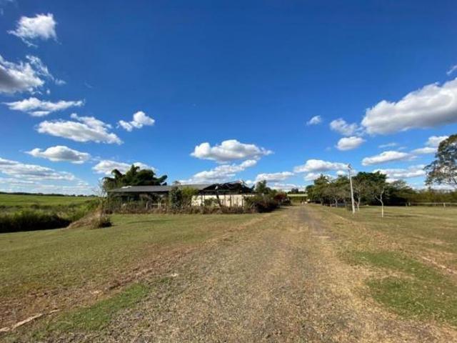Haras de luxo à venda em Porto Feliz SP, bairro Estrada da Glória: 2 quartos, 4 salas, 2 banheiros