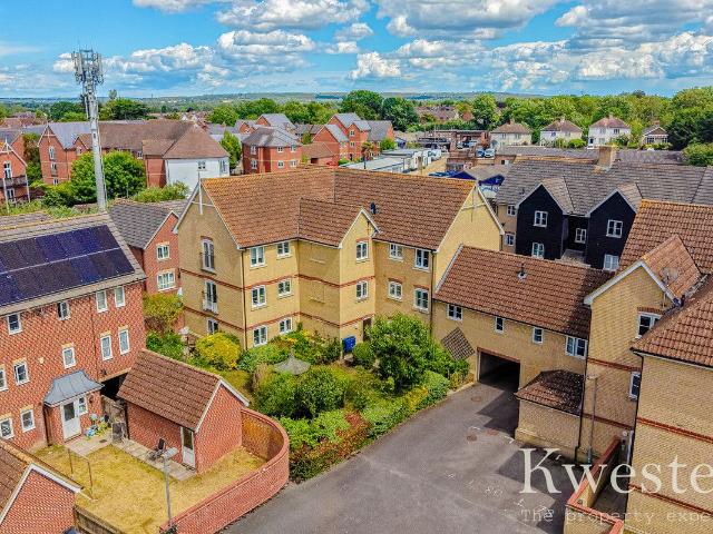 Harberd Tye, Great Baddow CM2, 2 bed flat to rent, £1,500 pcm | PrimeLocation