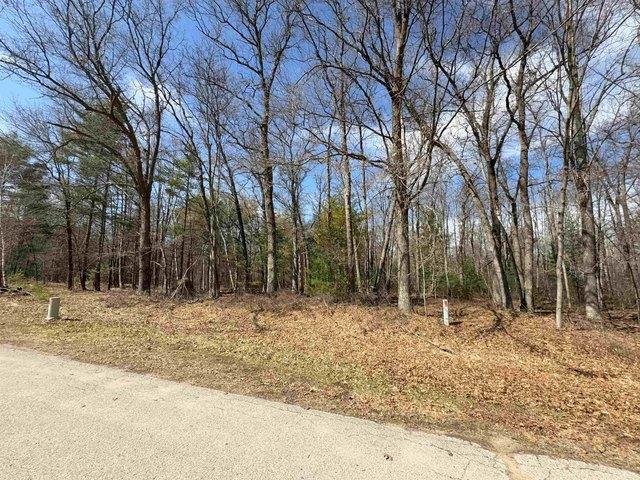 Harbor Grove Rd, Marinette, WI 54143
