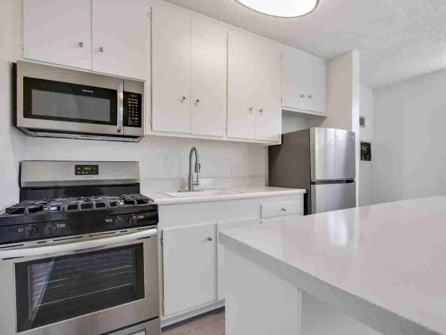 Harbor Isle 2 Bedroom Apartment for Rent at 3270 Oakshire Dr, Los Angeles, CA 90068 Hollywood Hills West