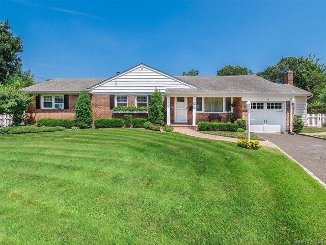 Harbor Ln, Glen Head, Home For Sale