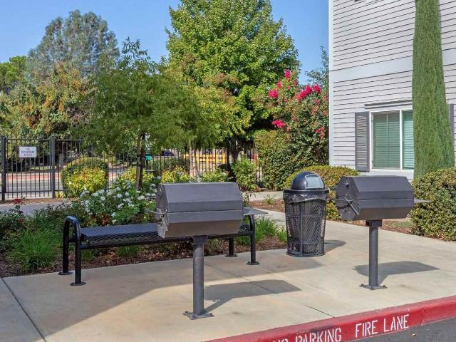Harbor Pointe Apartments 2 Bedroom Apartment for Rent at 2627 Ashlan Ave, Clovis, CA 93611