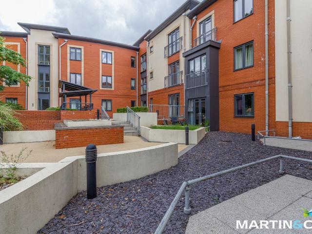 Harborne Central, High Street, Harborne B17, 2 bed flat to rent, £1,200 pcm | PrimeLocation