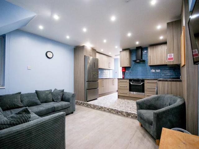 Harborne Lane, Birmingham B29 6 bed terraced house to rent £3,384 pcm £781 pw