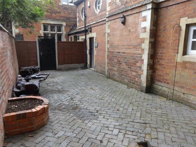 Harborne Road, Edgbaston, Birmingham. 2 bed apartment to rent £1,150 pcm £265 pw