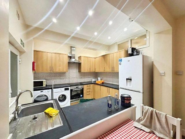 Harborough Road, Hampshire SO15 5 bed end of terrace house to rent £2,150 pcm £496 pw