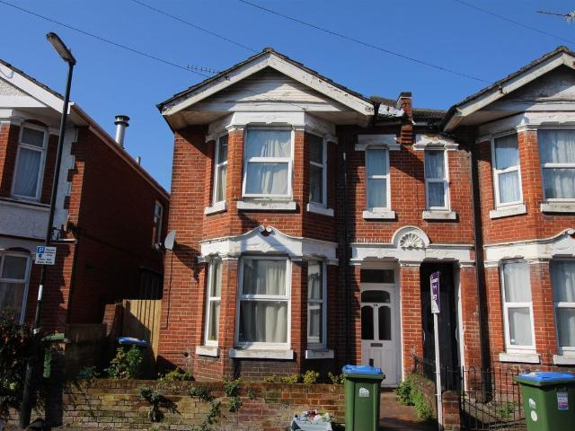 Harborough Road, The Polygon SO15, 5 bed semi detached house to rent, £2,000 pcm | PrimeLocation