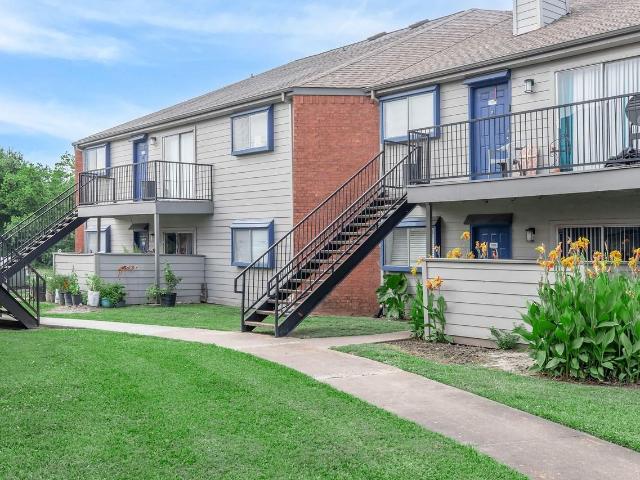 Harbour Point 2 Bedroom Apartment for Rent at 16460 Galveston Rd, Webster, TX 77598 Webster
