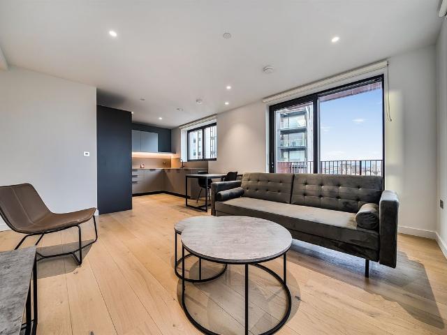 Harbour Walk, Chandlers Avenue, Peninsula Gardens, Lower Riverside, Greenwich Peninsula SE10, 1 bed flat to rent, £2,350 pcm | PrimeLocation