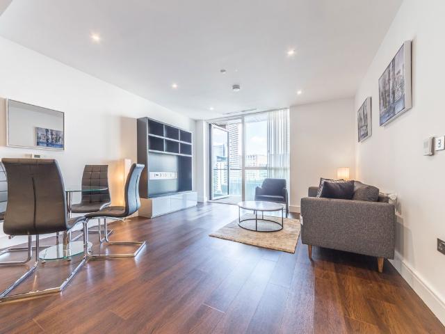 Harbour Way, Canary Wharf E14, 1 bed flat to rent, £2,600 pcm | PrimeLocation