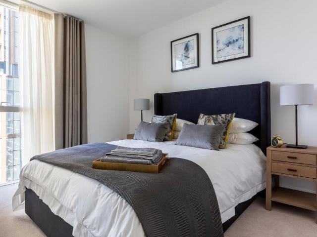 Harbour Way, London, E14 3 bed flat to rent £4,250 pcm £981 pw