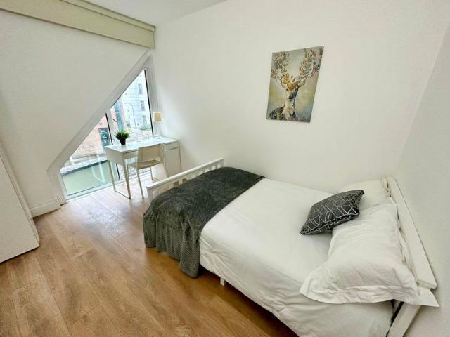 Harbour Way, London E14, Room to rent, £910 pcm | PrimeLocation