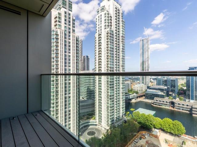 Harbour Way, London E14 1 bed flat to rent £2,800 pcm £646 pw