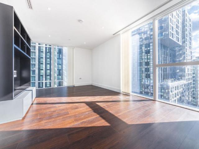 Harbour Way, London E14 2 bed flat to rent £3,300 pcm £762 pw