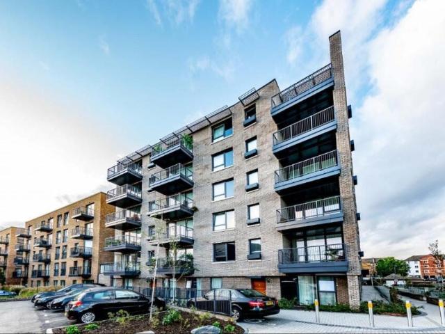 Harbourside Court, 1 Gullivers Walk SE8, 2 bed flat to rent, £2,427 pcm | PrimeLocation