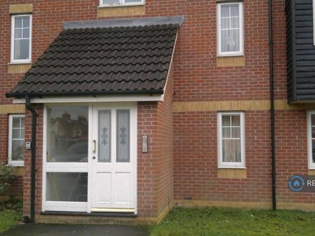 Harbury Court, Newbury, RG14 2 bed flat to rent £1,175 pcm £271 pw