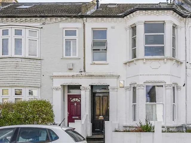 Harbut Road, London, SW11 2RE, United Kingdom | 3 bed apartment for rent #139622975 | Rentberry