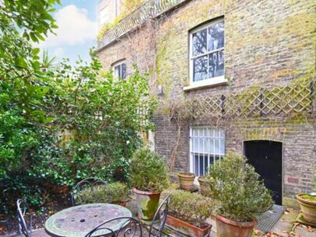 Harcourt Terrace, London, 2 Bedroom Flat