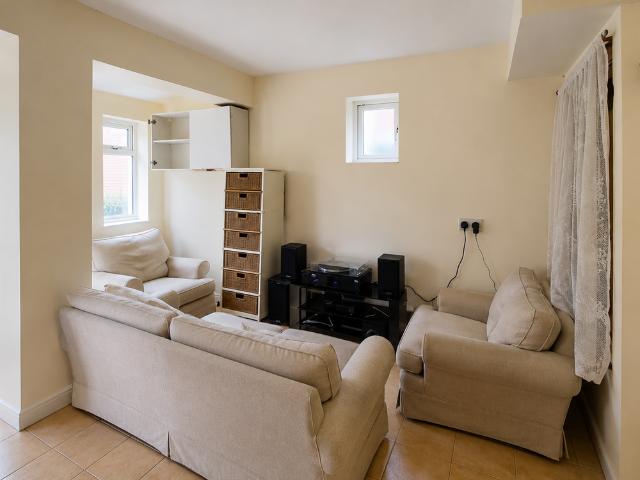 Harcourt Terrace Room 4