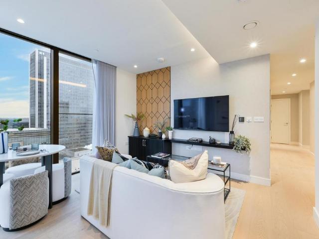 Harcourt Tower, Marsh Wall, London, E14 2 bed apartment to rent £3,397 pcm £784 pw