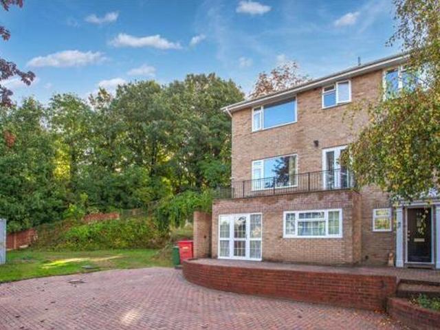 Harcourt Close, Henley on thames, Detached House For