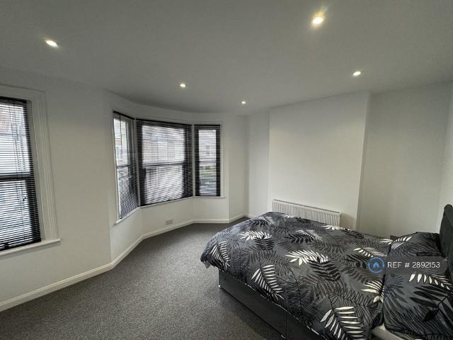 Harcourt Road, London, E15 3 bed flat to rent £3,450 pcm £796 pw