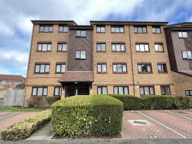 Hardcastle Close, Croydon CR0, 2 bed flat to rent, £1,550 pcm | PrimeLocation