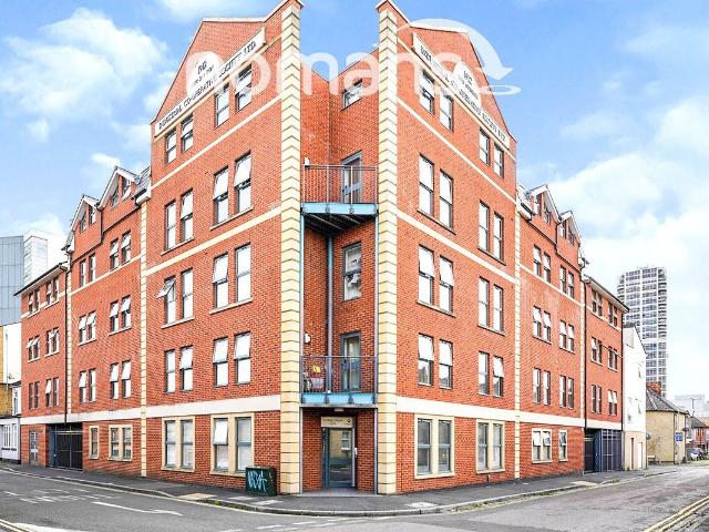 Harding Street, Swindon, Wiltshire SN1, 2 bed flat to rent, £900 pcm | PrimeLocation