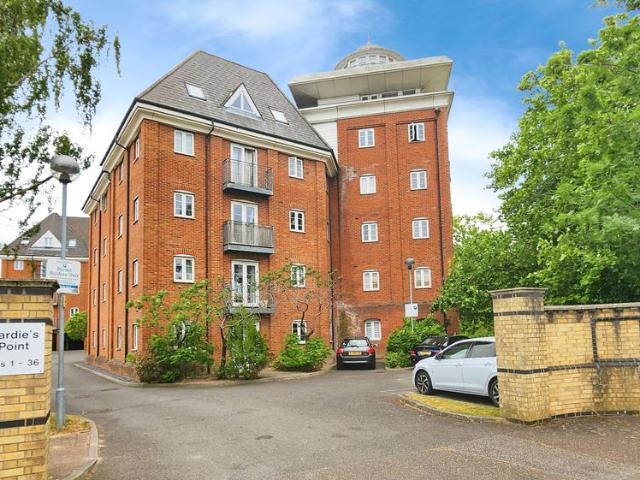 Hardie's Point, Colchester CO2, 2 bed flat to rent, £1,250 pcm | PrimeLocation