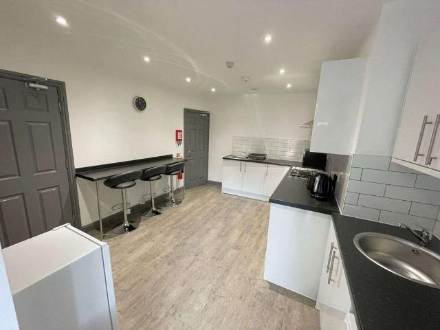Hardshaw Street Room 5