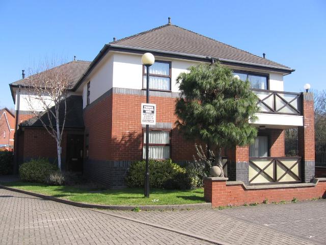 Hardwick Court, Tamworth B79, 2 bed flat to rent, £950 pcm | PrimeLocation