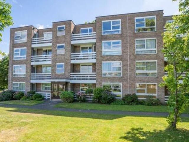 Hardwick Green, Ealing, 2 Bedroom Flat