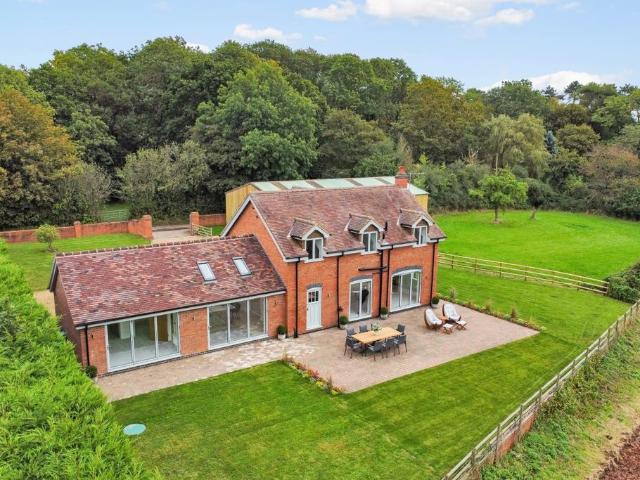 Hardwick Lane Studley B80 5 bed detached house to rent £4,000 pcm £923 pw