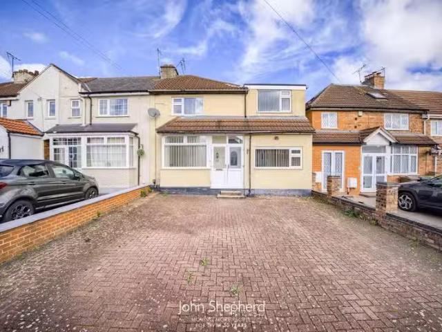 Hardwick Road, Solihull, West. 3 bed end of terrace house for.