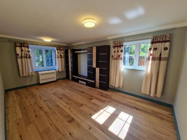 Hardwicke Place, ST. ALBANS, AL2 2 bed apartment to rent £1,700 pcm £392 pw