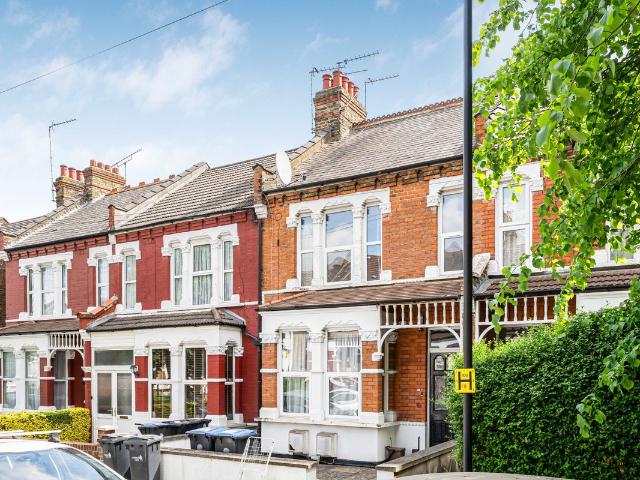 Hardwicke Road, London N13, 2 bed flat to rent, £1,900 pcm | PrimeLocation