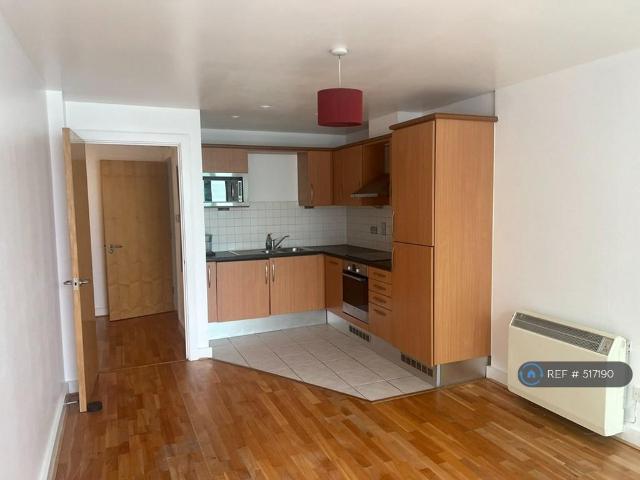 Hardwicks Square, London, SW18 1 bed flat to rent £1,850 pcm £427 pw
