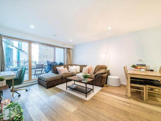 Hardwicks Square, London SW18 1 bed flat to rent £2,200 pcm £508 pw